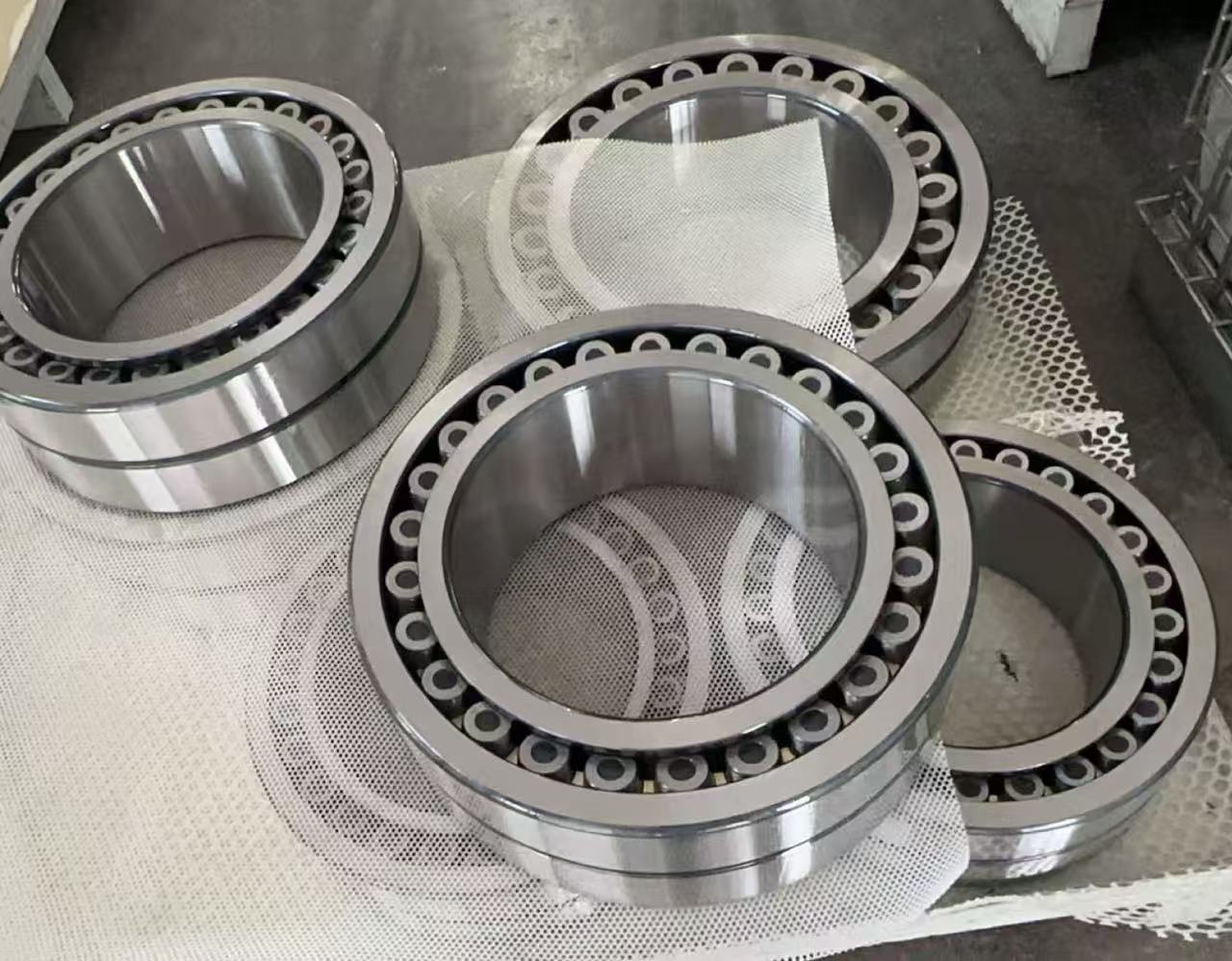 23124CC/C3W33 Spherical Roller Bearings For Continuous Casting Machine ...